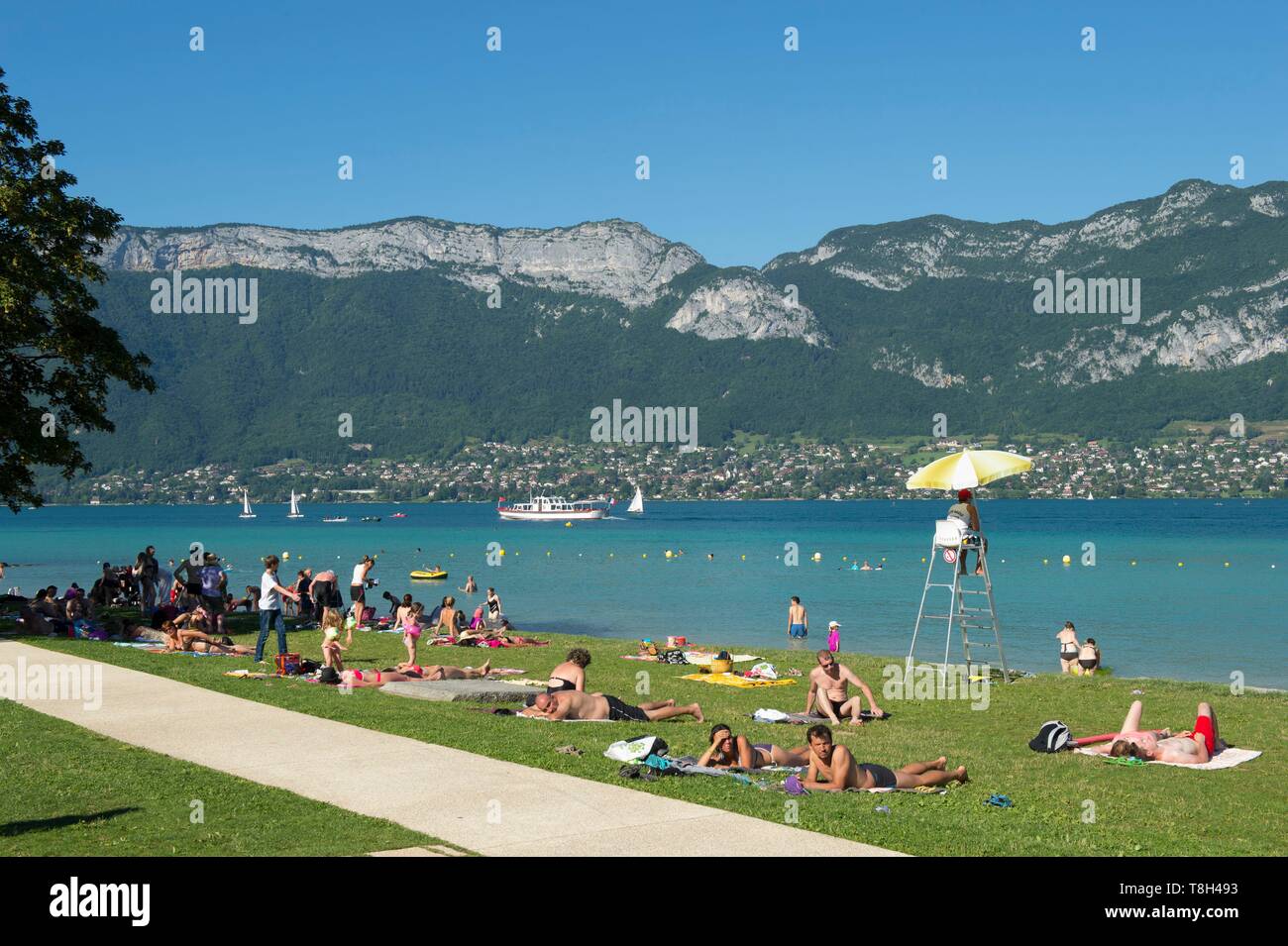 France, Haute Savoie, Lake Annecy, Sevrier beach facing the massif des ...