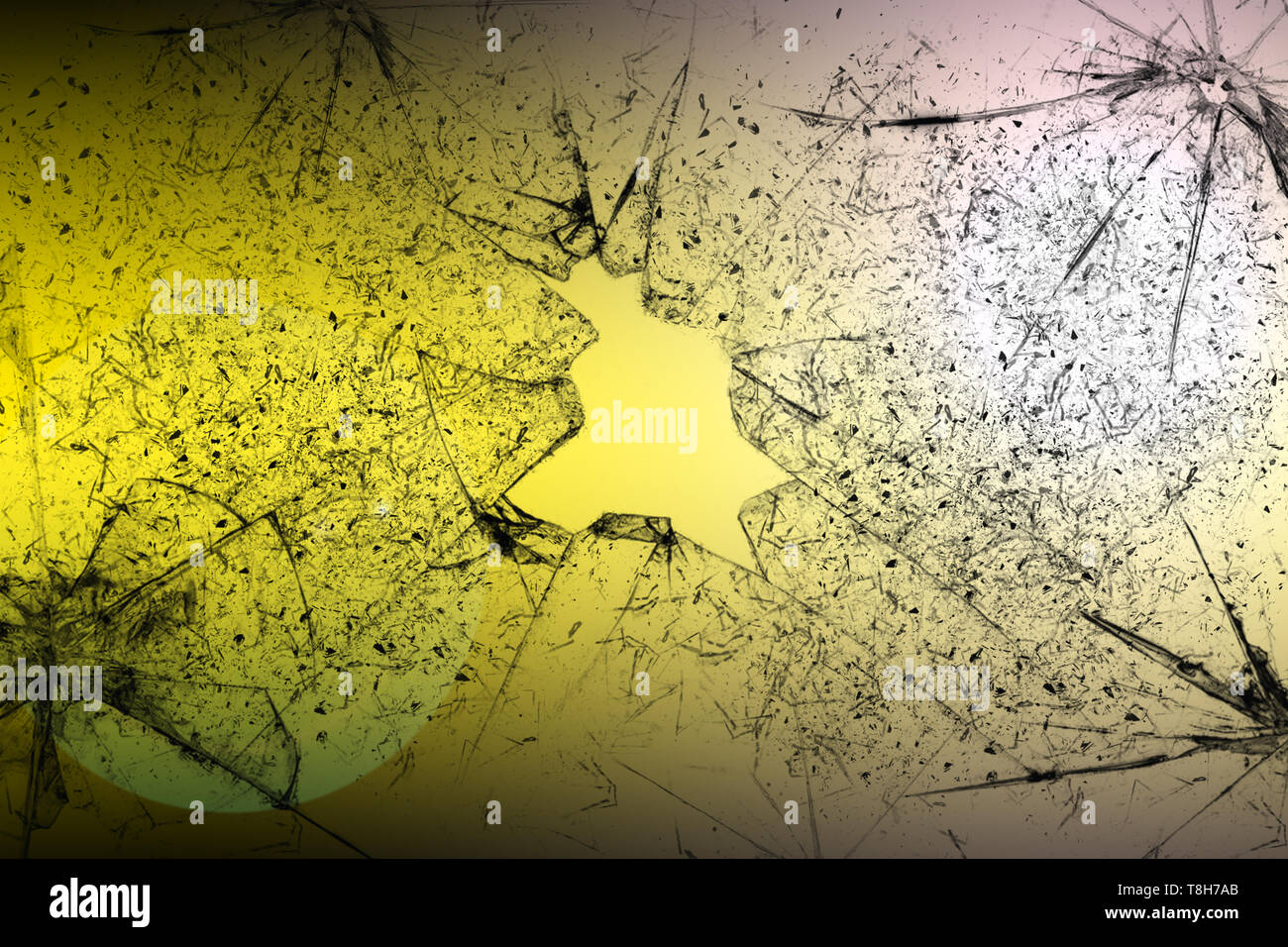 Broken glass texture. Realistic cracked glass effect, concept element ...