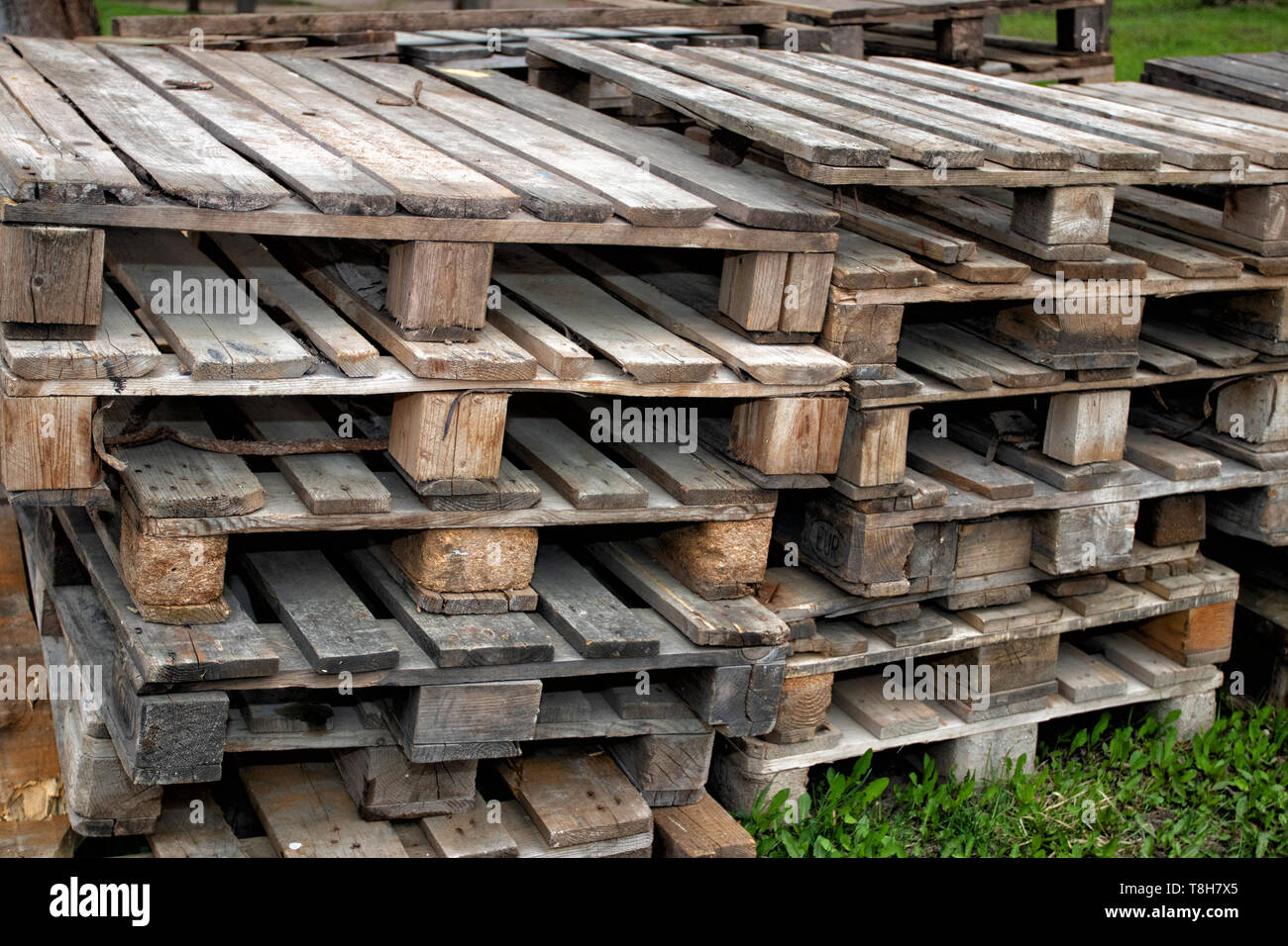 Recycle pallets hi-res stock photography and images - Alamy