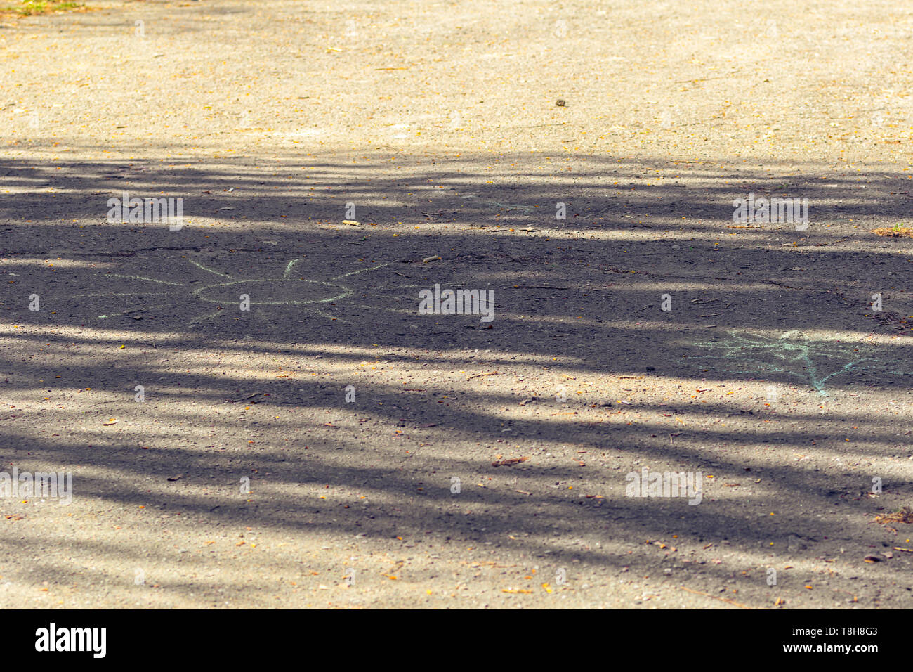 Sun drawn in chalk on an asphalt outdoors Stock Photo - Alamy