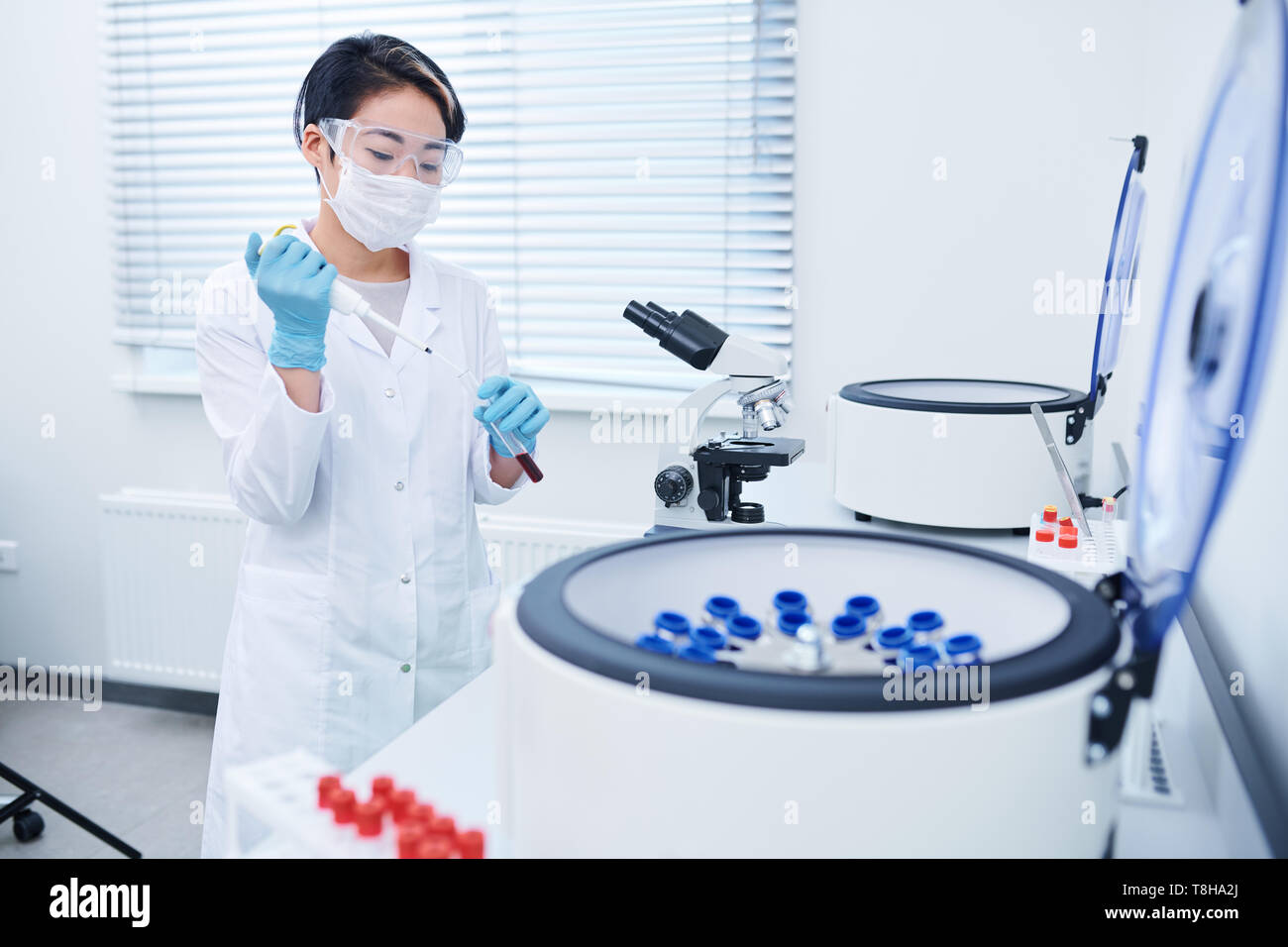 Mixing reagent with blood sample Stock Photo - Alamy