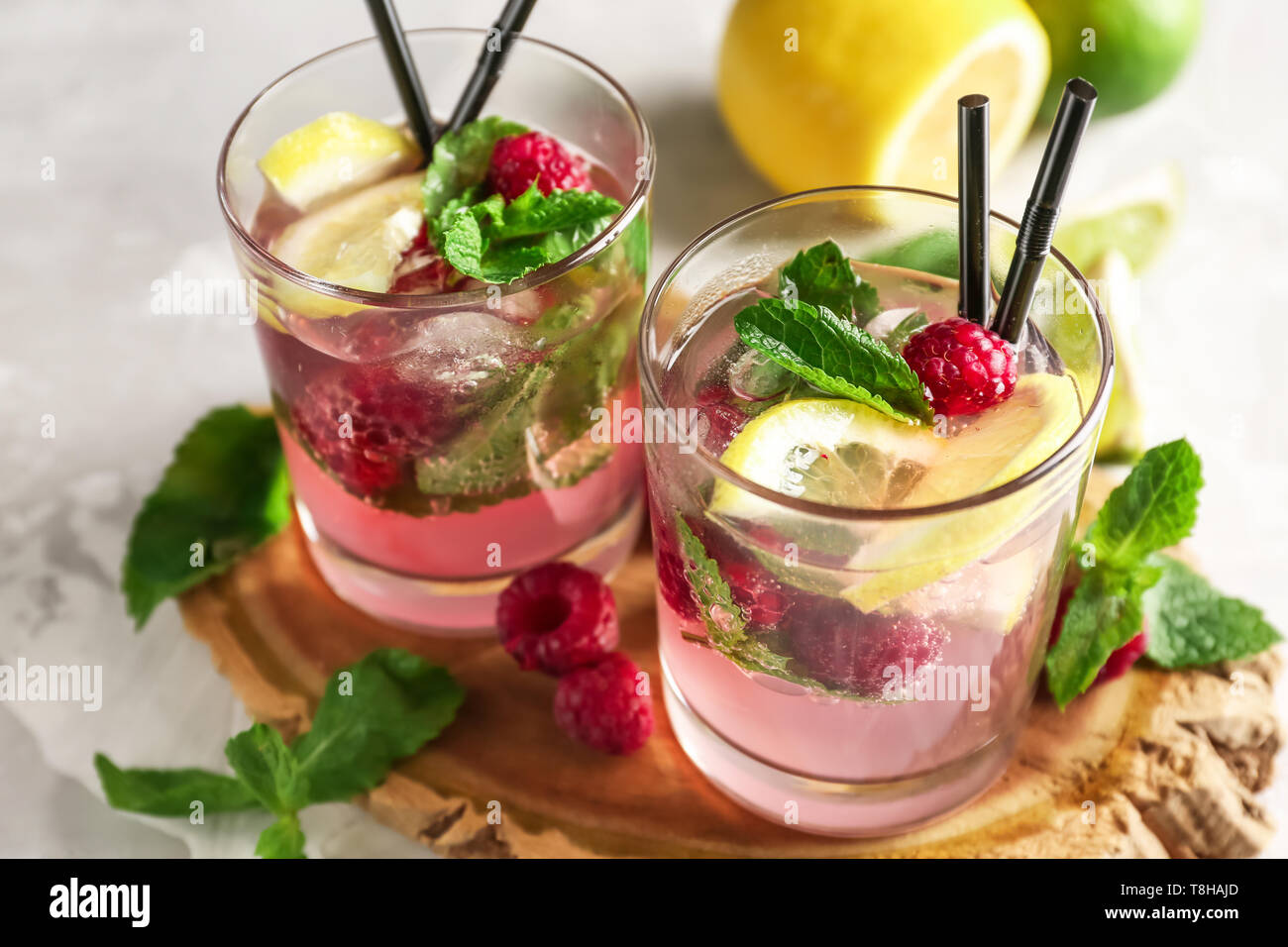 Raspberry mojito alcoholic cocktail hi-res stock photography and images ...