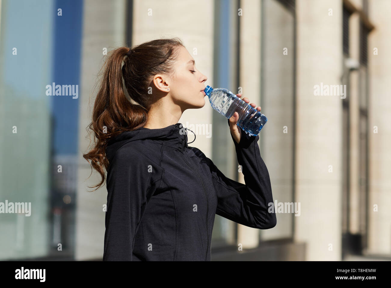 Running drinking city hi-res stock photography and images - Alamy