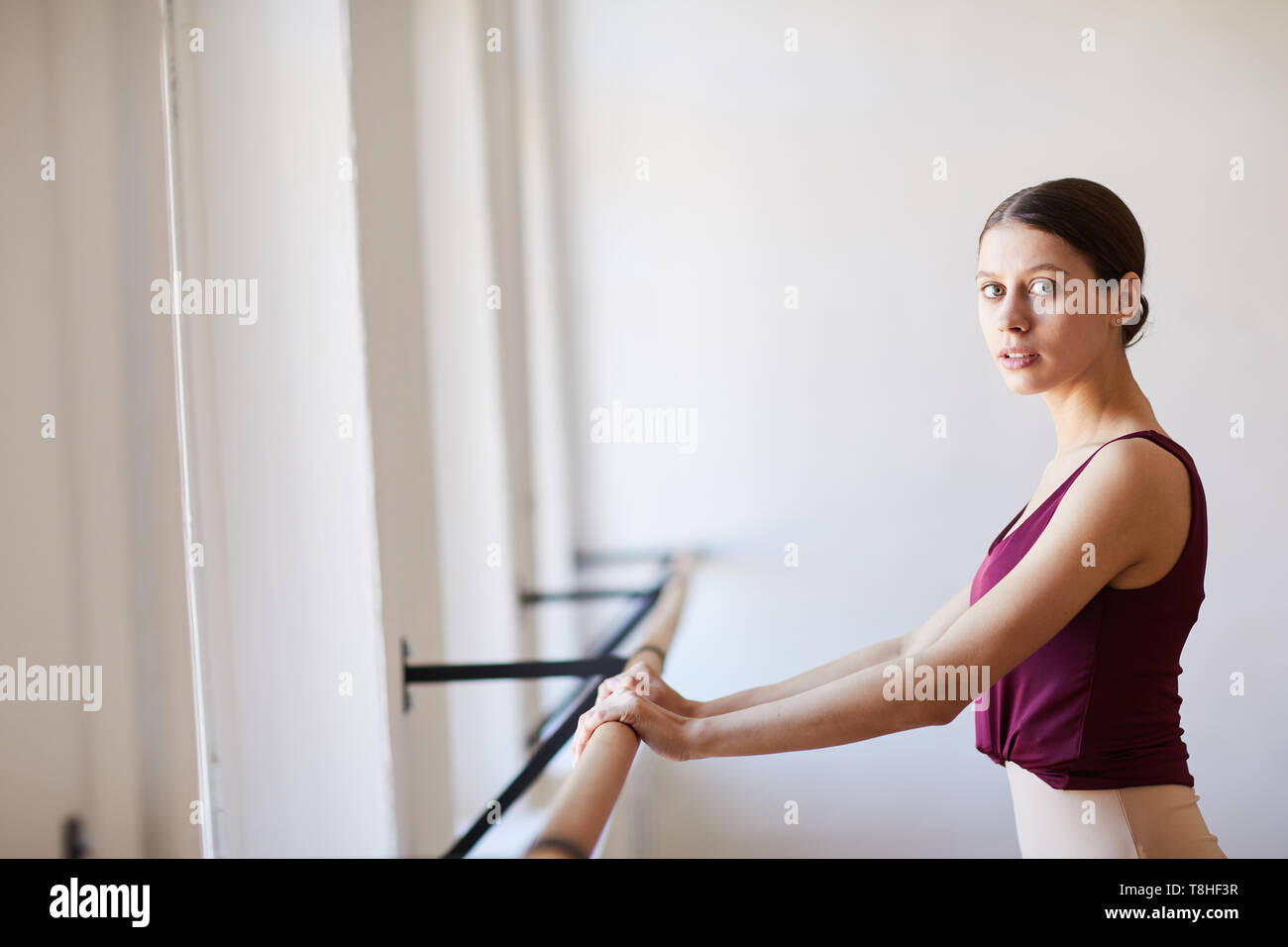 Ballet dancer standing barre hi-res stock photography and images - Alamy