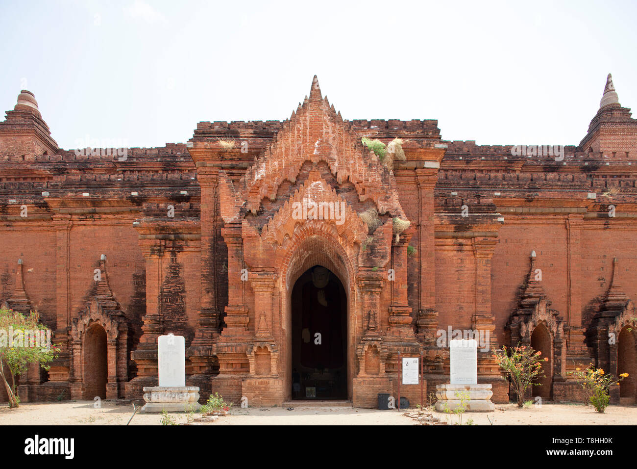 Pyathada temple, Old Bagan village area, Mandalay region, Myanmar, Asia ...