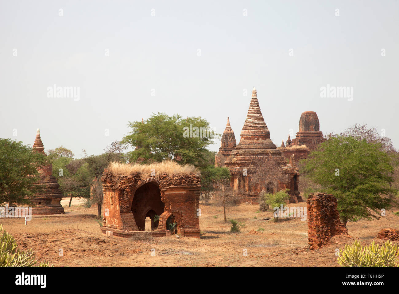 Old buddhist temples and pagodas in bagan hi-res stock photography and ...