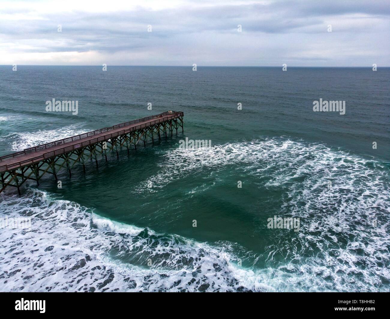 Lashing waves hi-res stock photography and images - Alamy