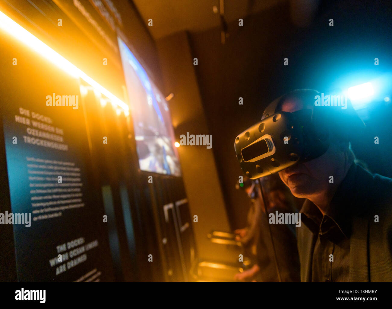 Hamburg, Germany. 13th May, 2019. Visitors of the Discovery Docks with ...
