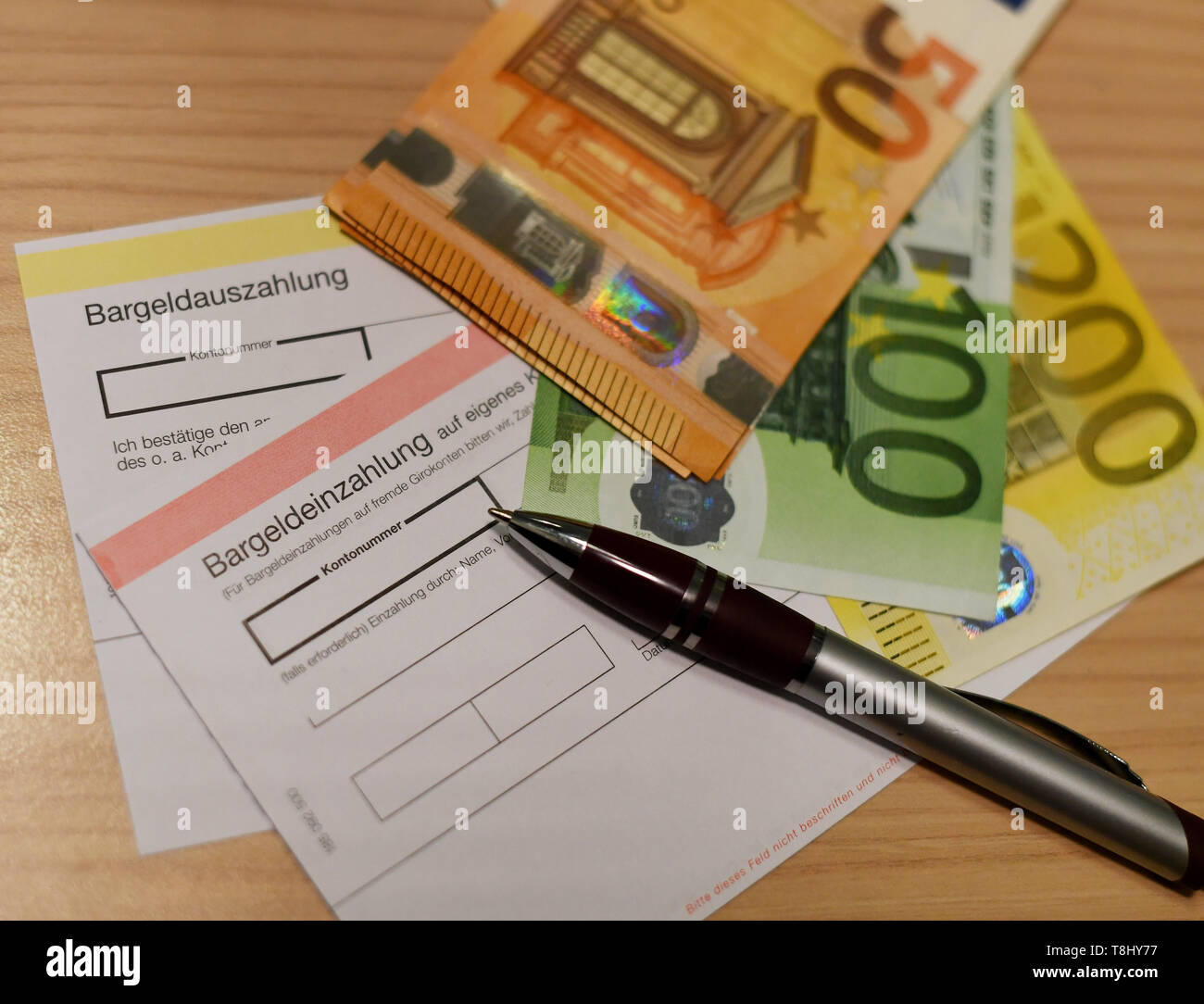 Bank notes and receipts hi-res stock photography and images - Alamy