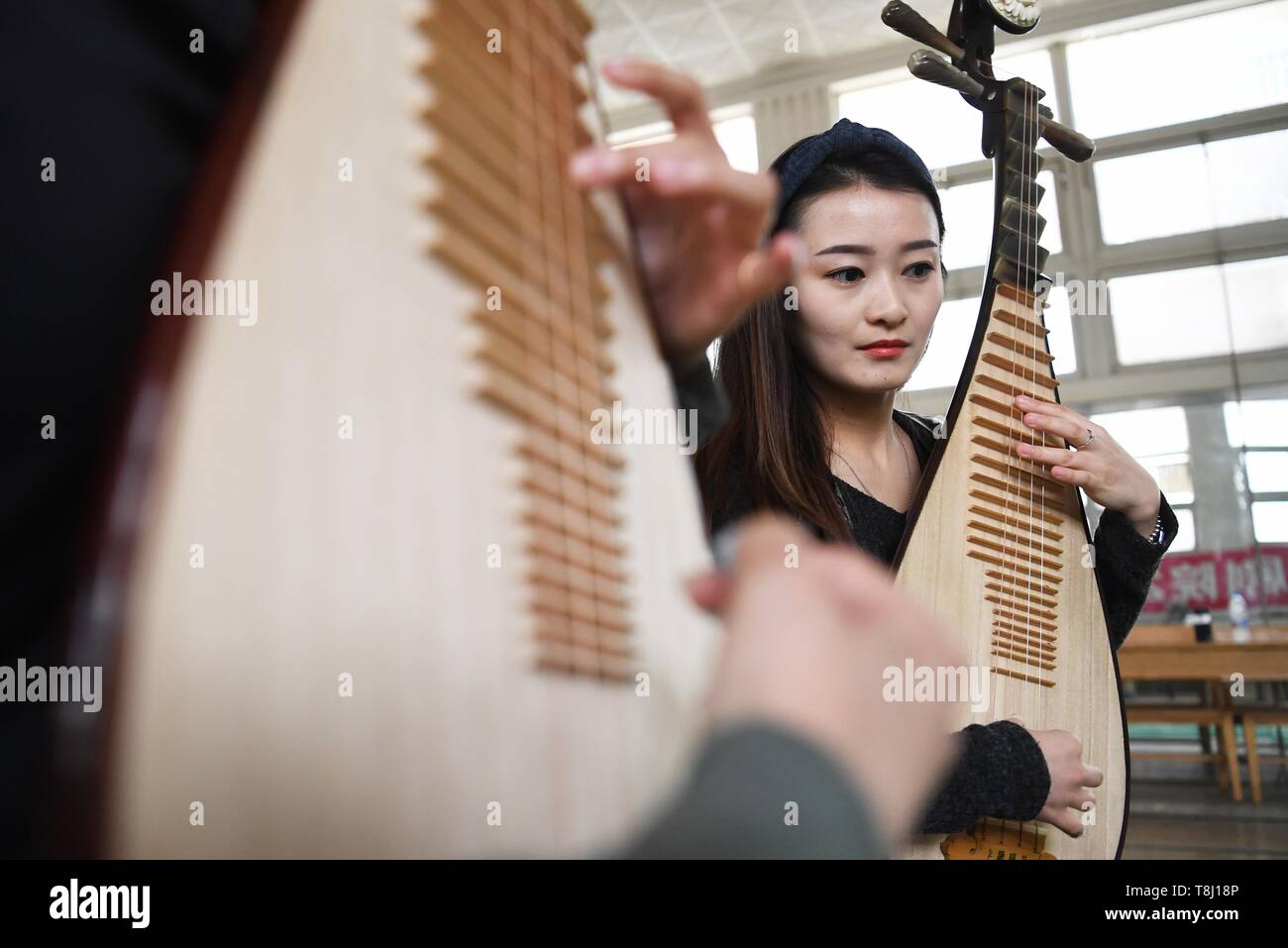 Pipa stringed instrument hi-res stock photography and images - Alamy