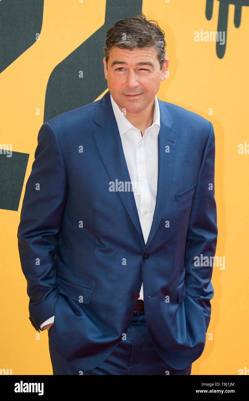 Early edition kyle chandler hi-res stock photography and images - Alamy