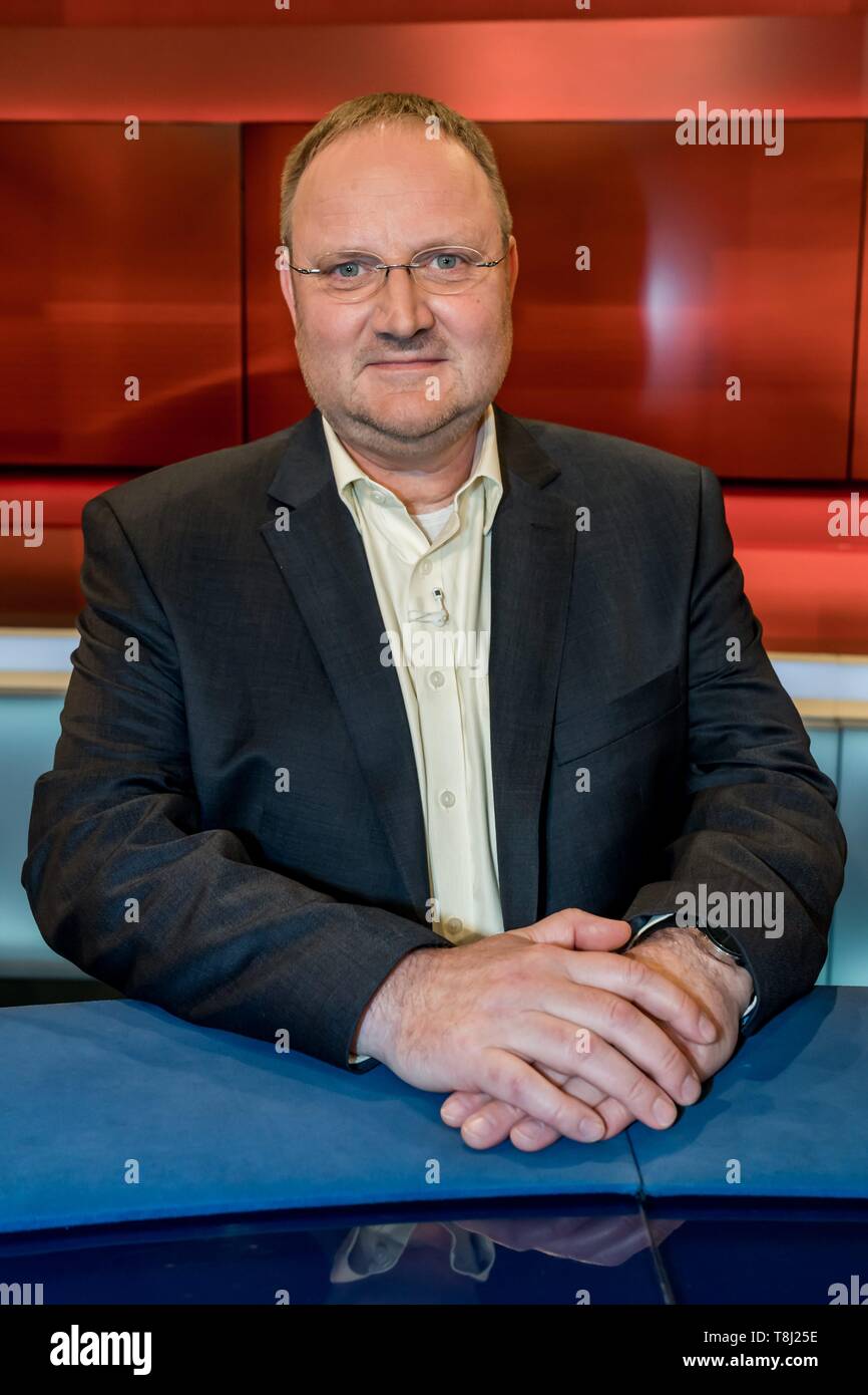 Chief political correspondent hi-res stock photography and images - Alamy