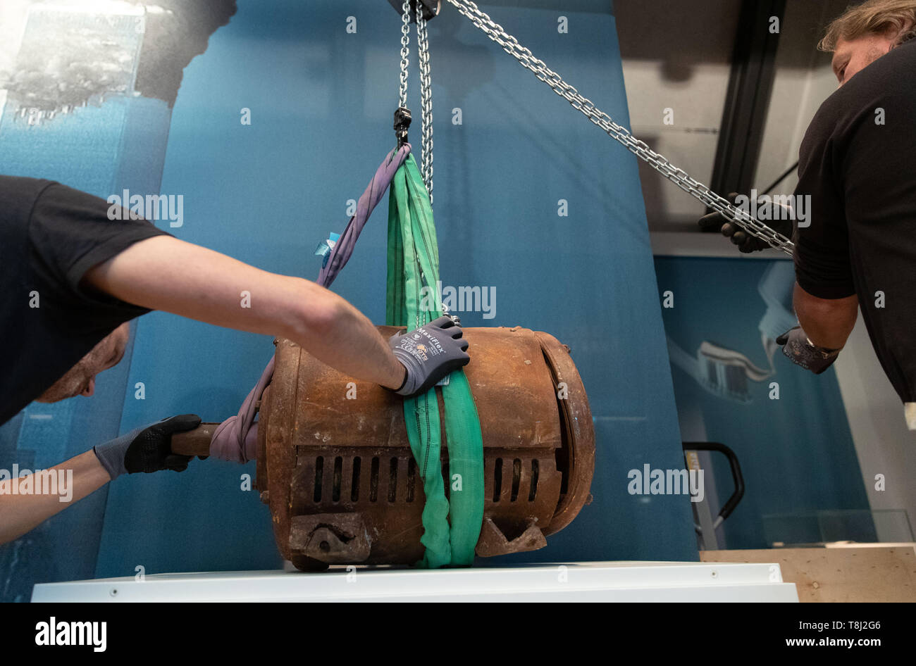 Elevator motor hi-res stock photography and images - Alamy