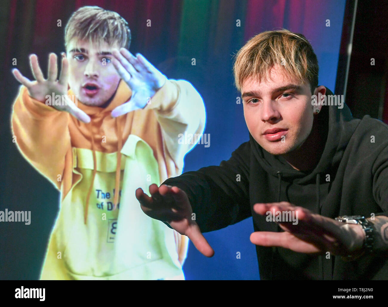 Berlin, Germany. 14th May, 2019. Pop singer Mike Singer is standing ...