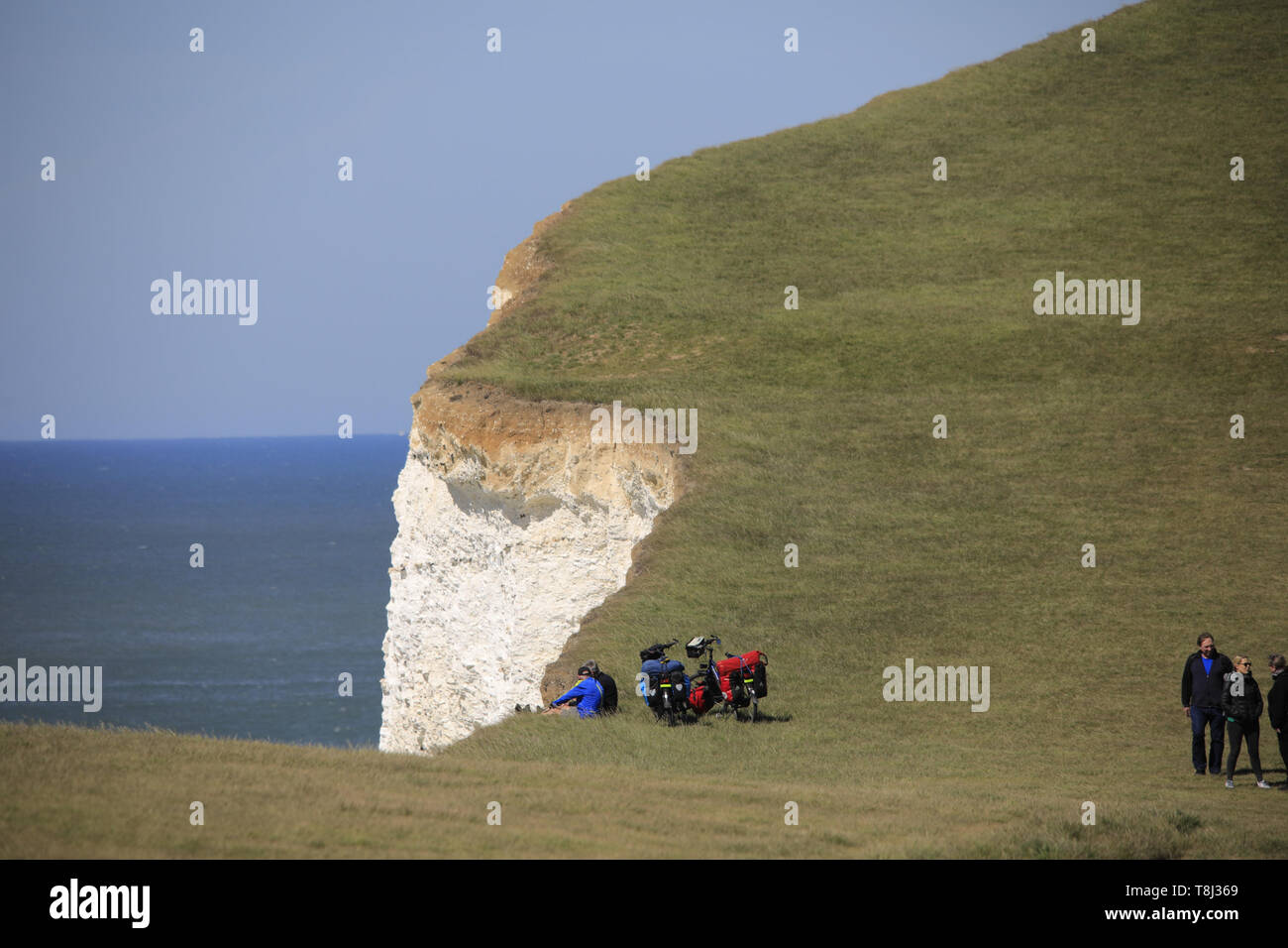 Beachy Head, UK. 14th May 2019. A pair of cyclists pose for pictures ...