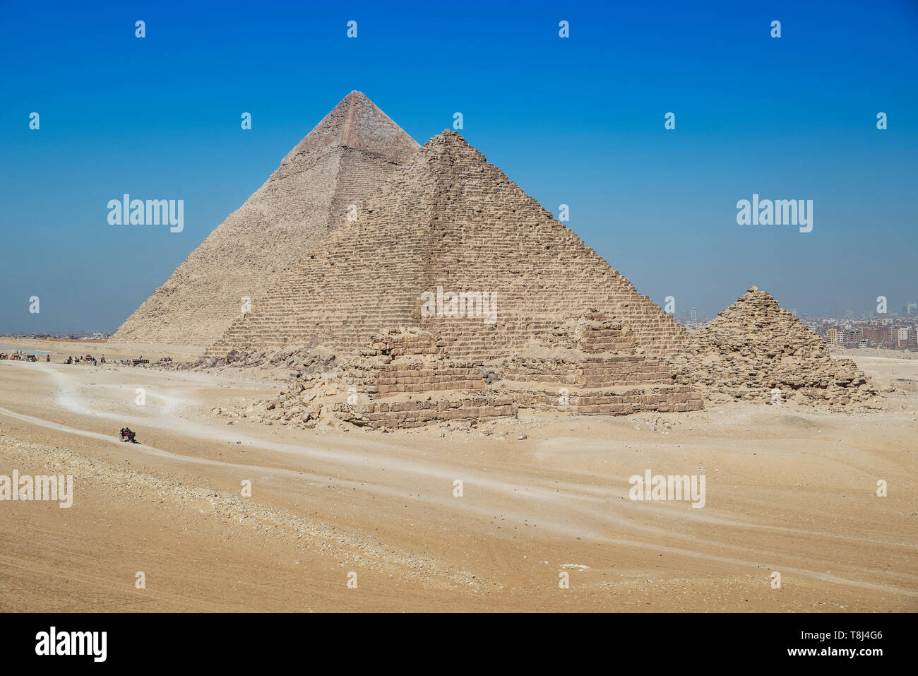 Pyramids and Cairo city skyline, Giza, Egypt Stock Photo - Alamy