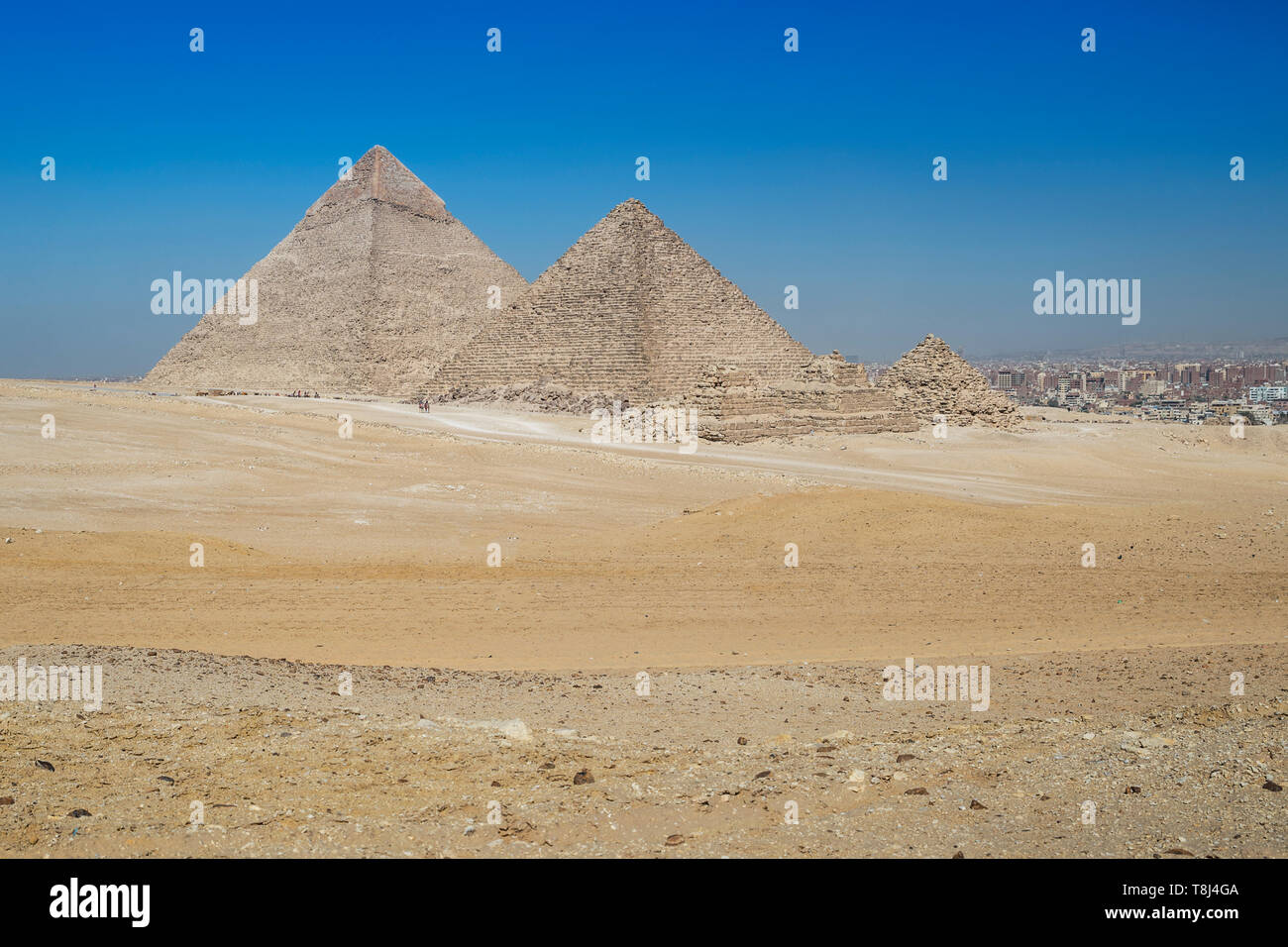 Pyramids and Cairo city skyline, Giza, Egypt Stock Photo - Alamy