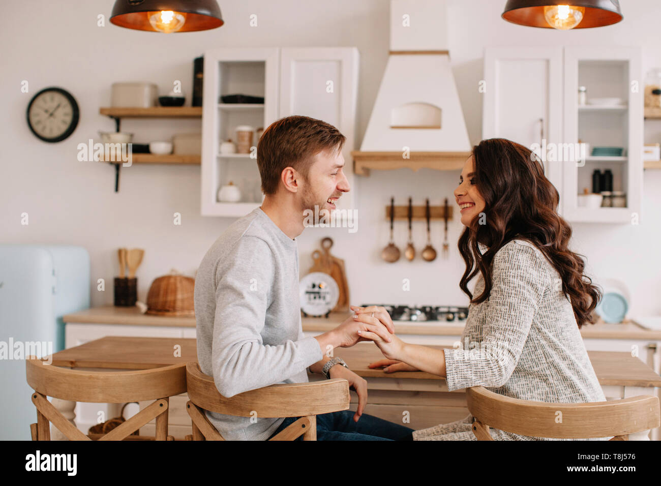 Two men holding hands hi-res stock photography and images - Alamy