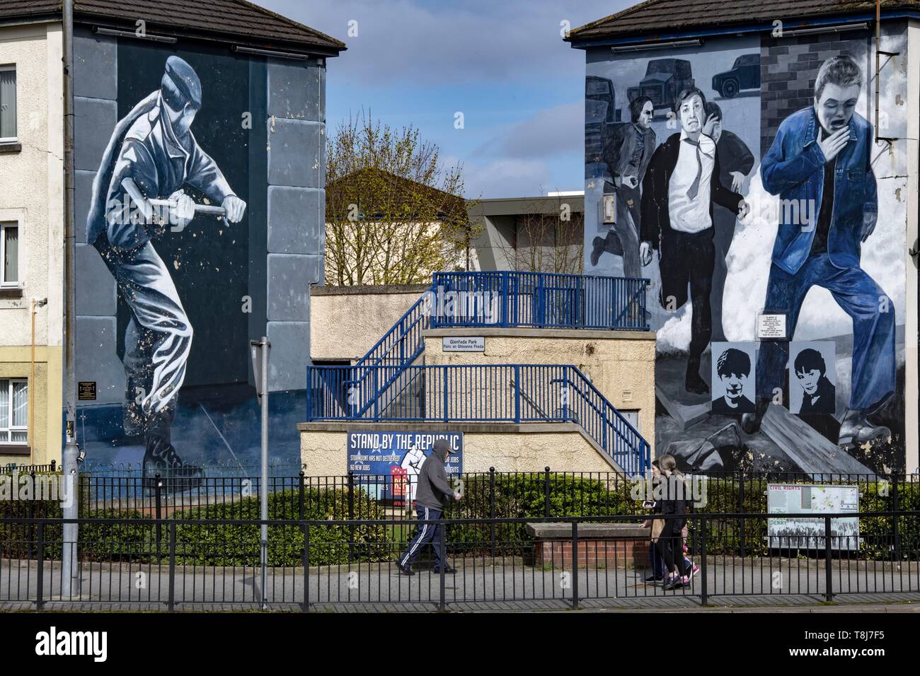 Derry wall mural hi-res stock photography and images - Alamy