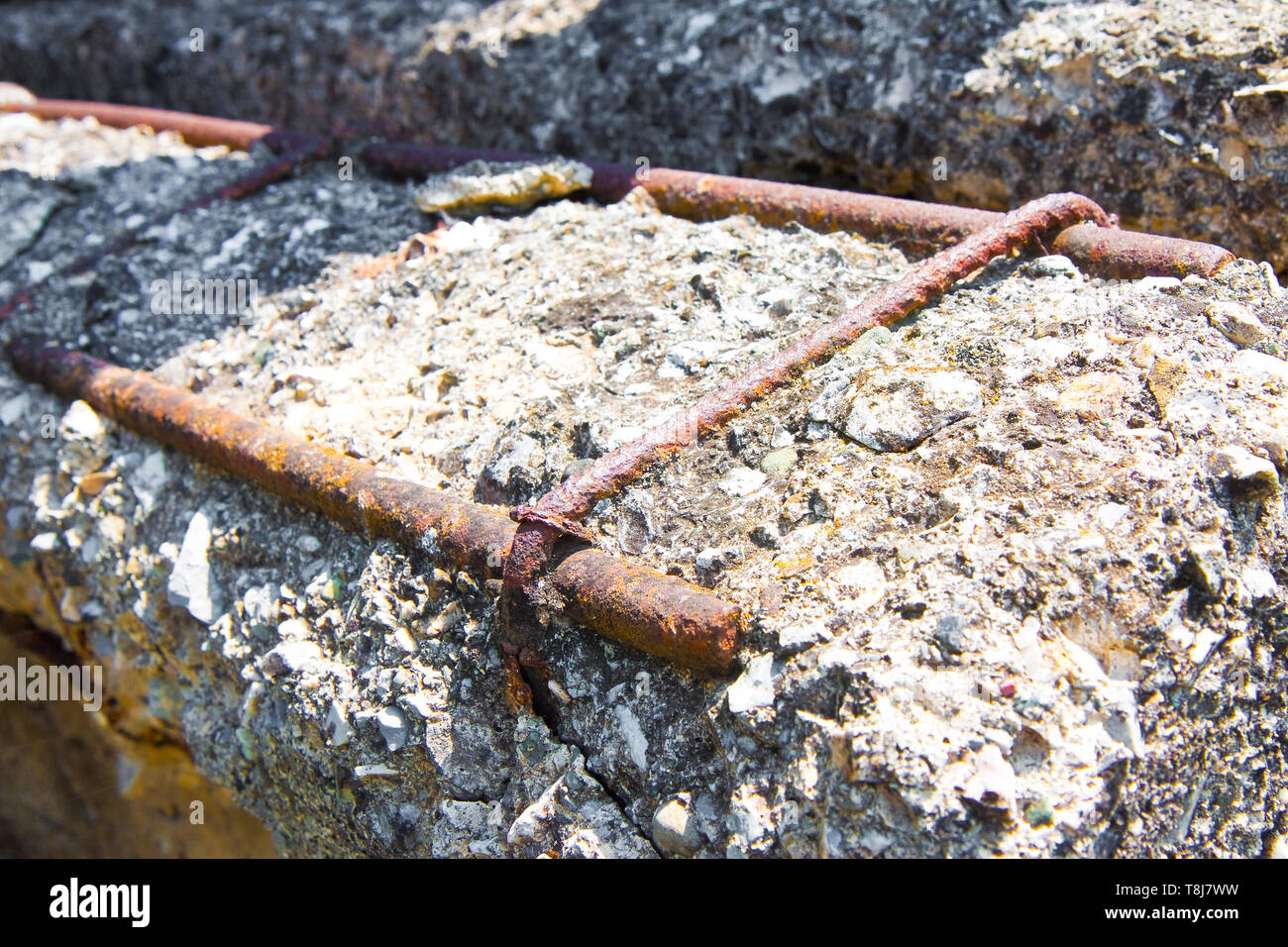 Damaged concrete caused by rusting reinforcement bars Stock Photo - Alamy