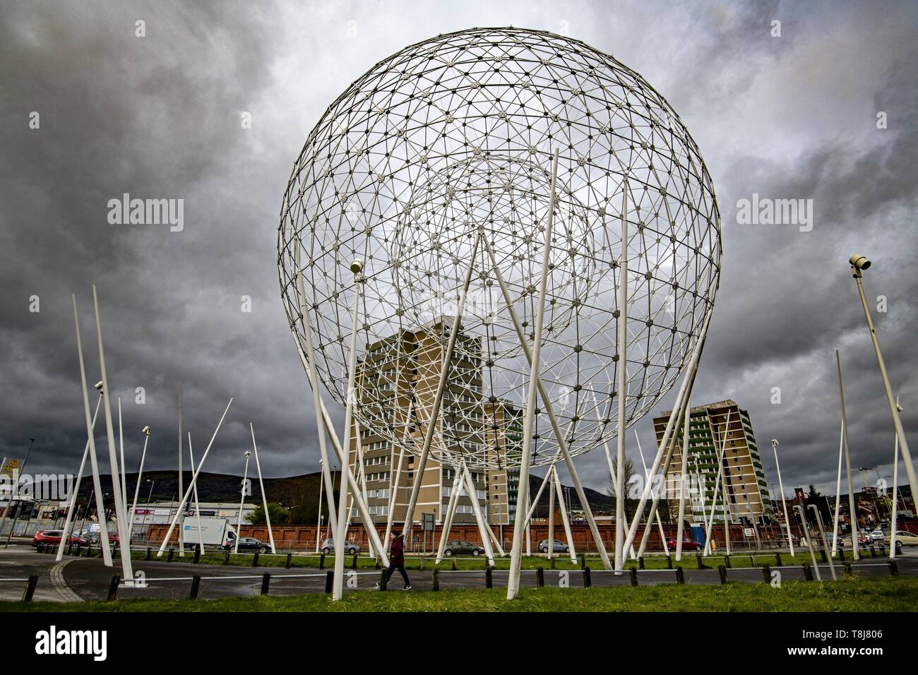 Sculpture belfast symbol of peace hi-res stock photography and images ...