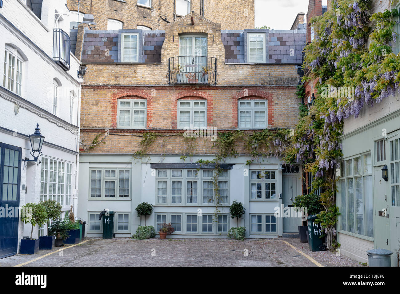 Hesper Mews, Earl's Court, Bramham Gardens, London. England Stock Photo ...