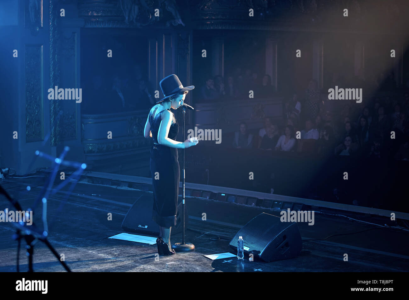 Opera Singing Stage Opera House High Resolution Stock Photography and ...