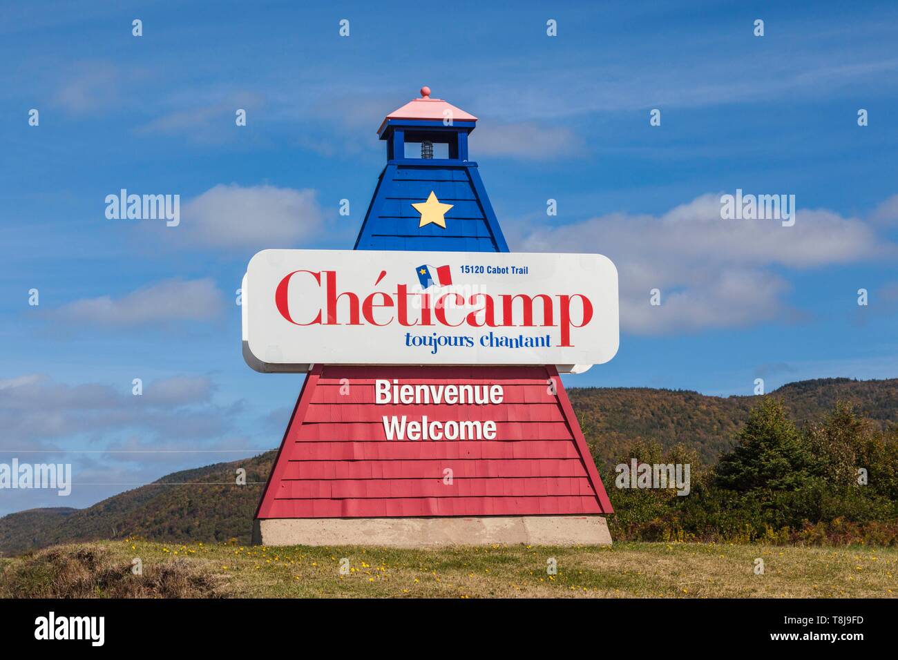 Canada, Nova Scotia, Cabot Trail, Cheticamp, welcome lighthouse Stock ...