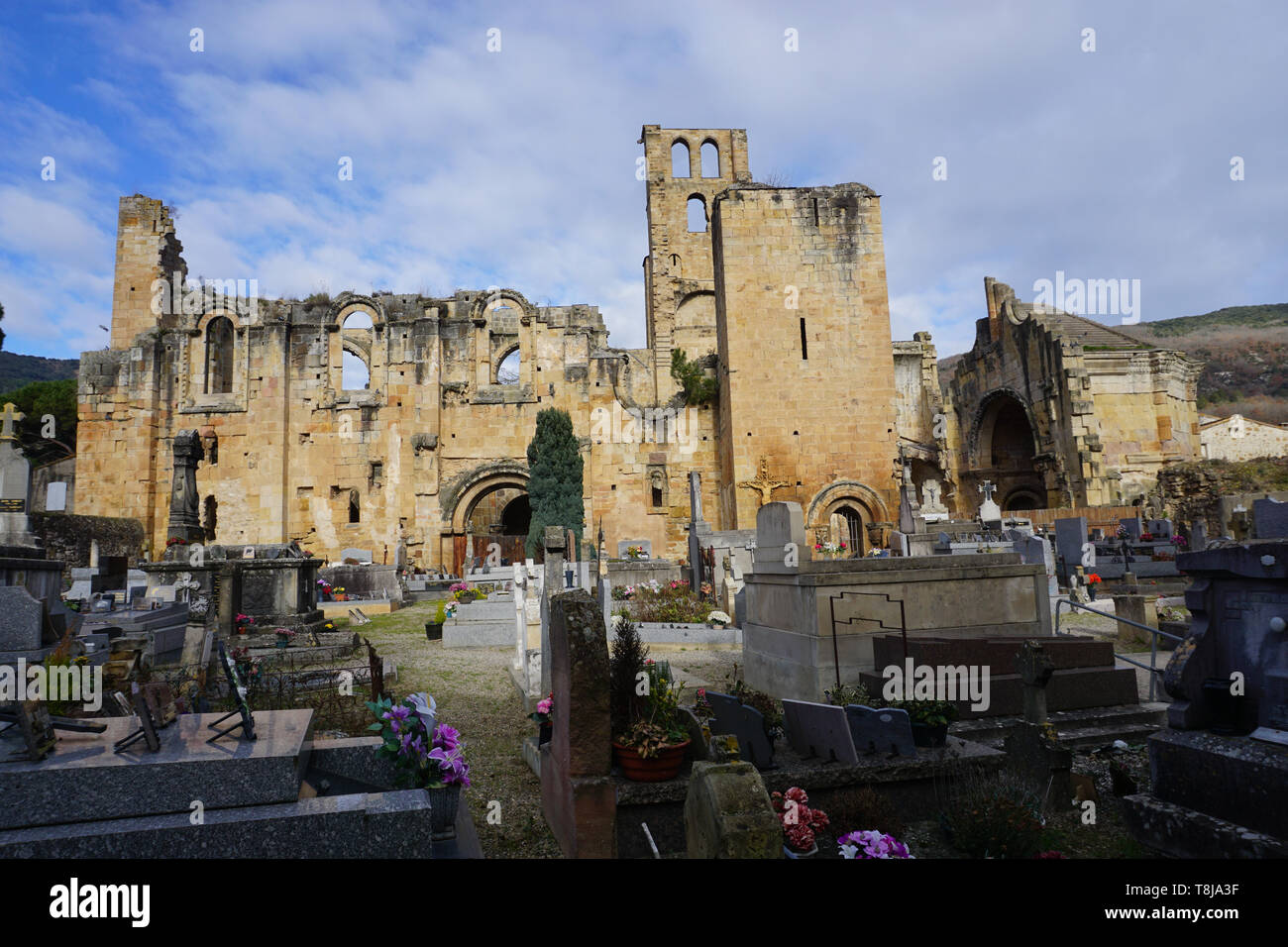 Abbey village hi-res stock photography and images - Alamy