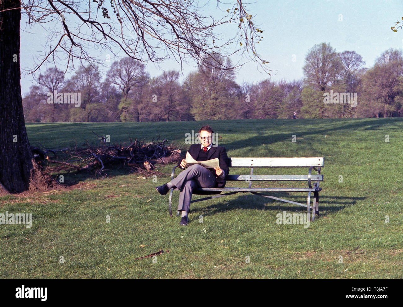 London (united Kingdom), 1975. A young businessman read newspaper in ...