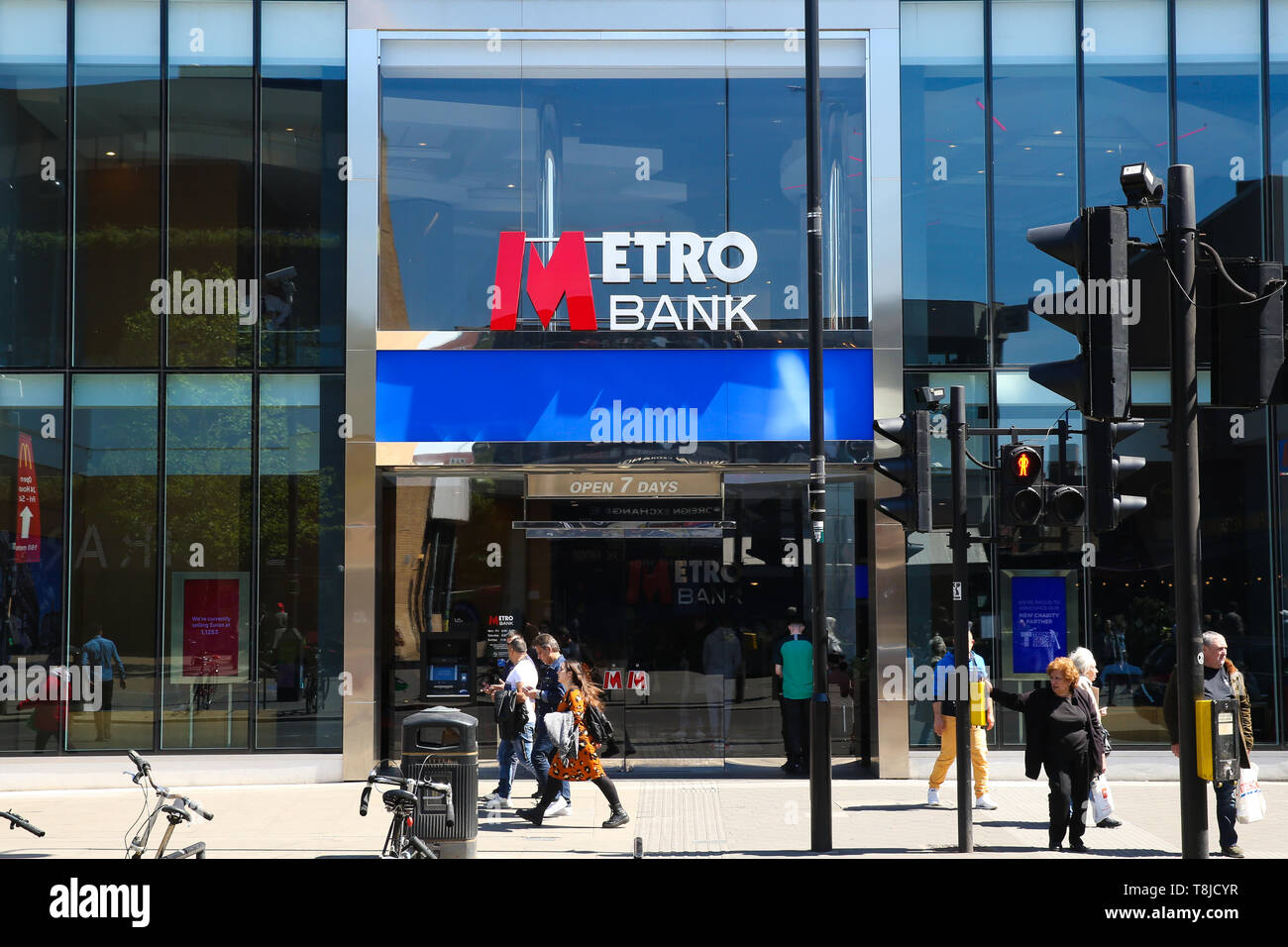 Bank position hi-res stock photography and images - Alamy