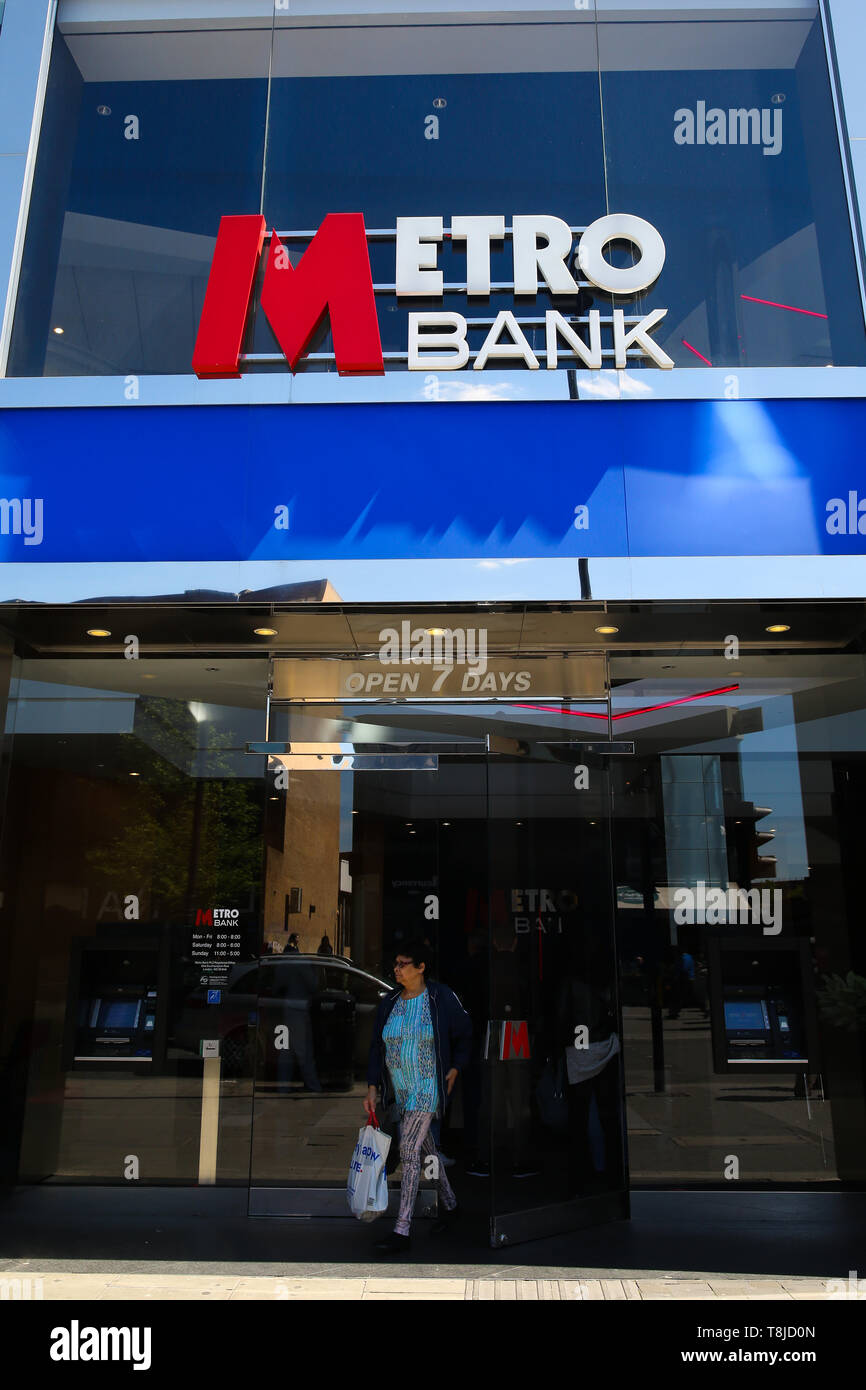 Metro bank branch hi-res stock photography and images - Alamy