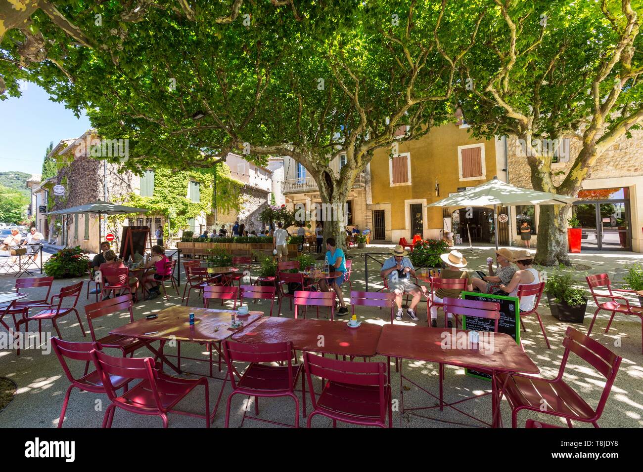 France, Vaucluse, village of Gigondas Stock Photo - Alamy