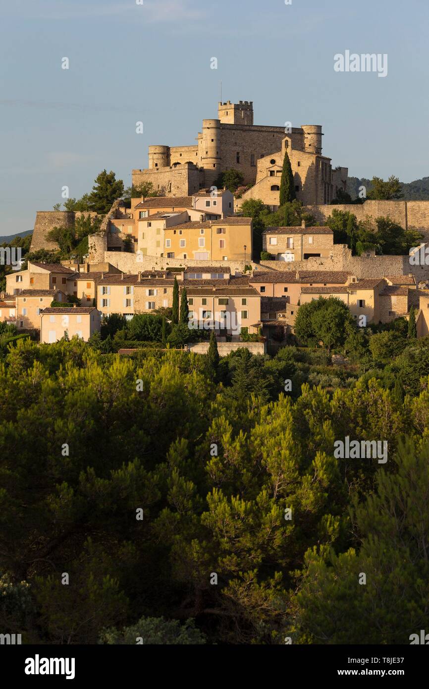 France, Vaucluse, Le Barroux, the 16th century castle Stock Photo - Alamy