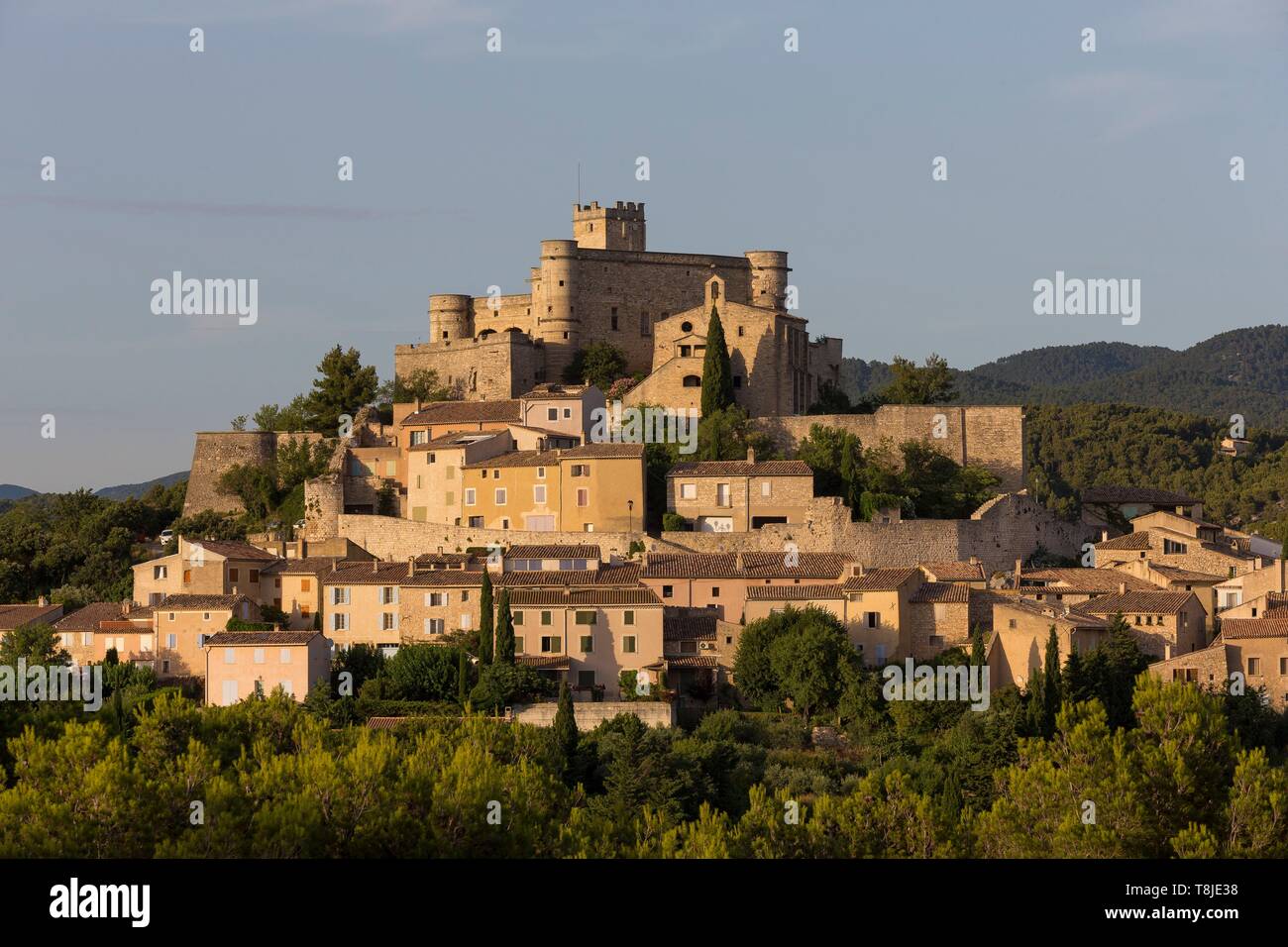 Le barroux castle provence hi-res stock photography and images - Alamy