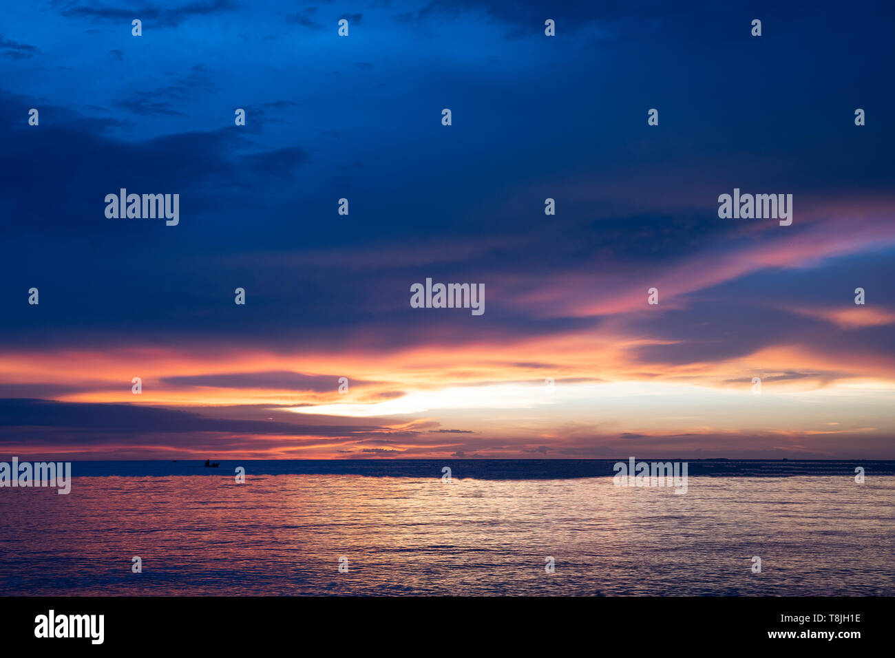 Beautiful twilight scene over ocean hi-res stock photography and images ...