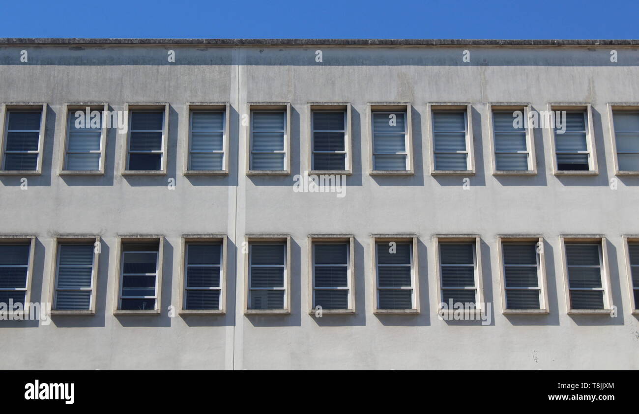 Physics building hi-res stock photography and images - Alamy