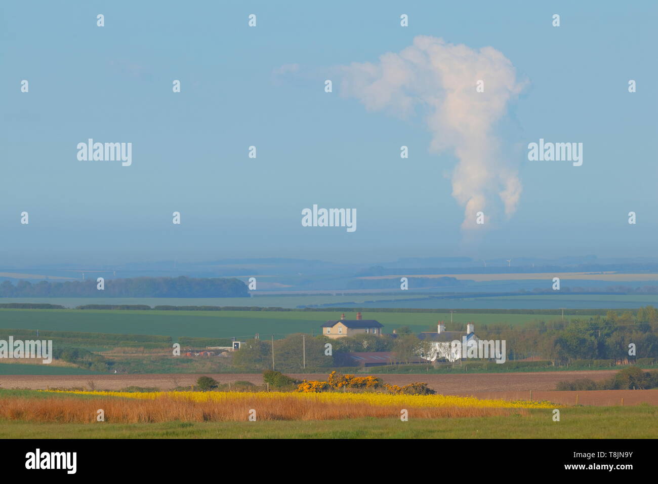 Yorkshire power station in operation hi-res stock photography and ...