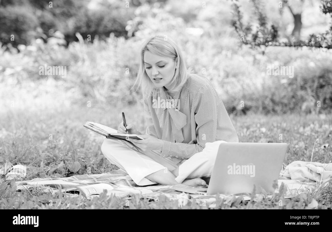 Guide starting freelance career. Business lady freelance work outdoors ...