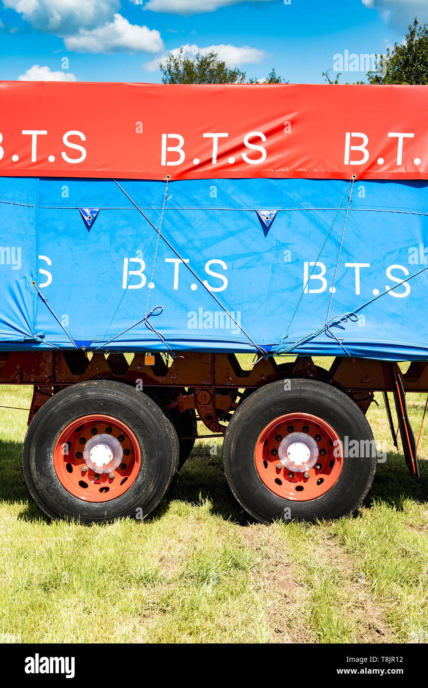 Double axle lorry hi-res stock photography and images - Alamy