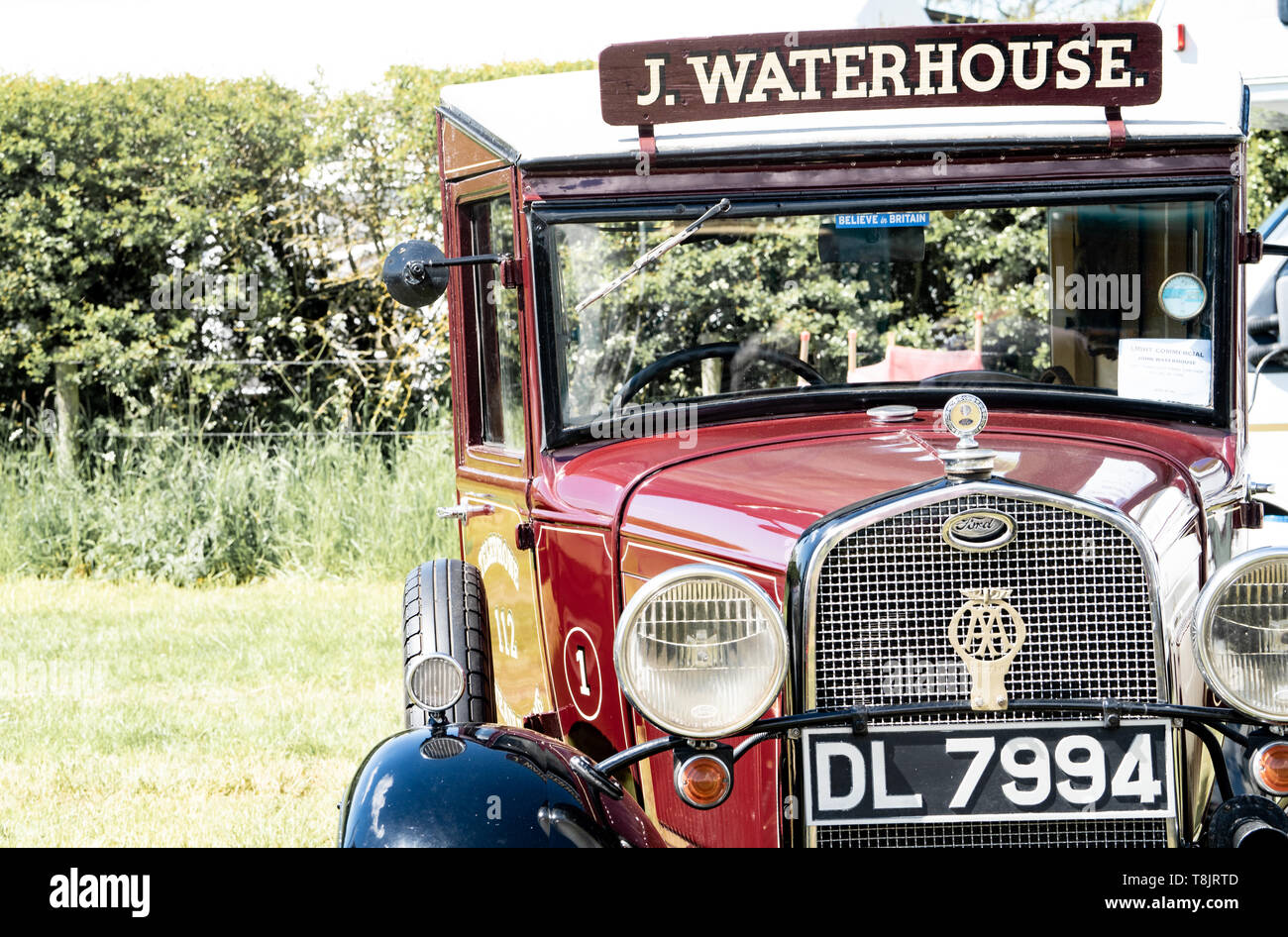 Mobile shop van hi-res stock photography and images - Alamy