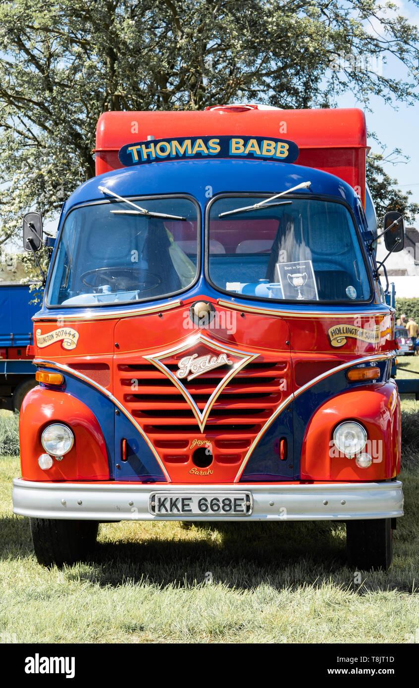 Vintage foden truck hi-res stock photography and images - Alamy
