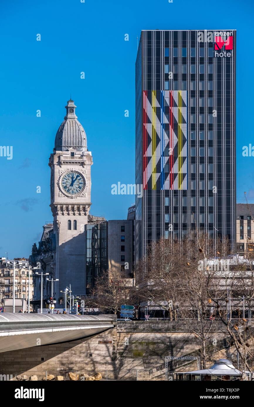 Roman de gare hi-res stock photography and images - Alamy