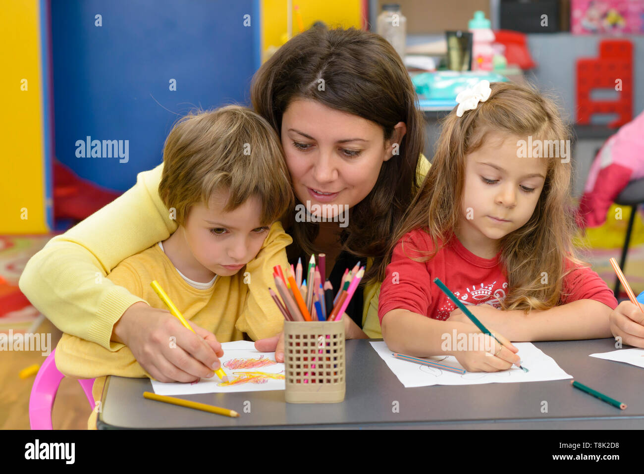 Kids drawing hi-res stock photography and images - Alamy