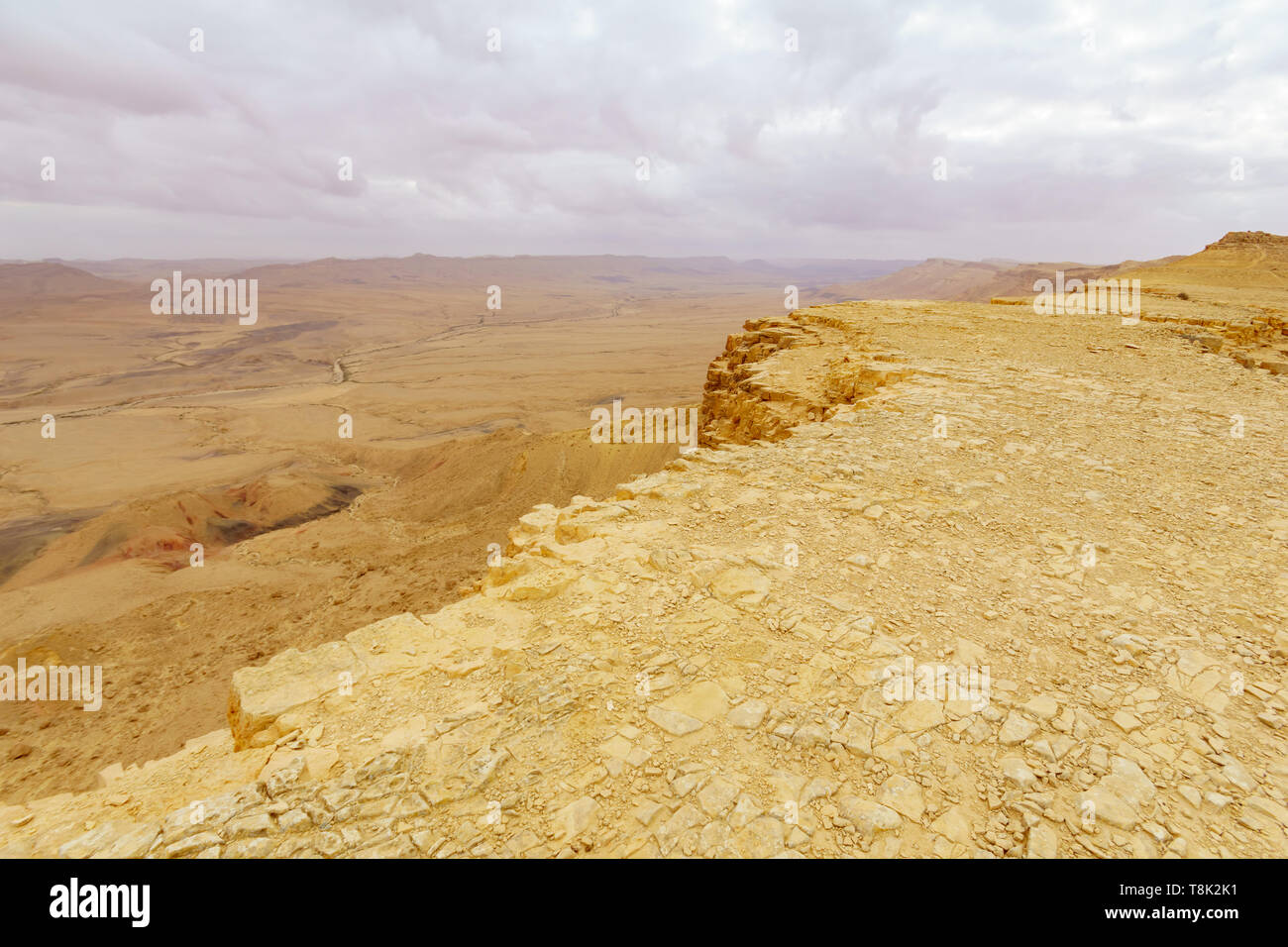 Sunset view of Makhtesh (crater) Ramon, in the Negev Desert, Southern ...