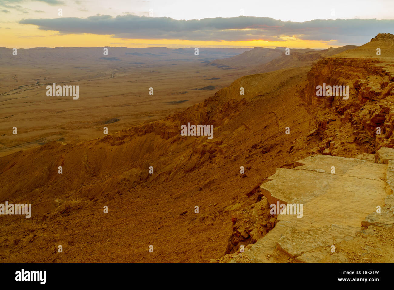 Sunset view of Makhtesh (crater) Ramon, in the Negev Desert, Southern ...
