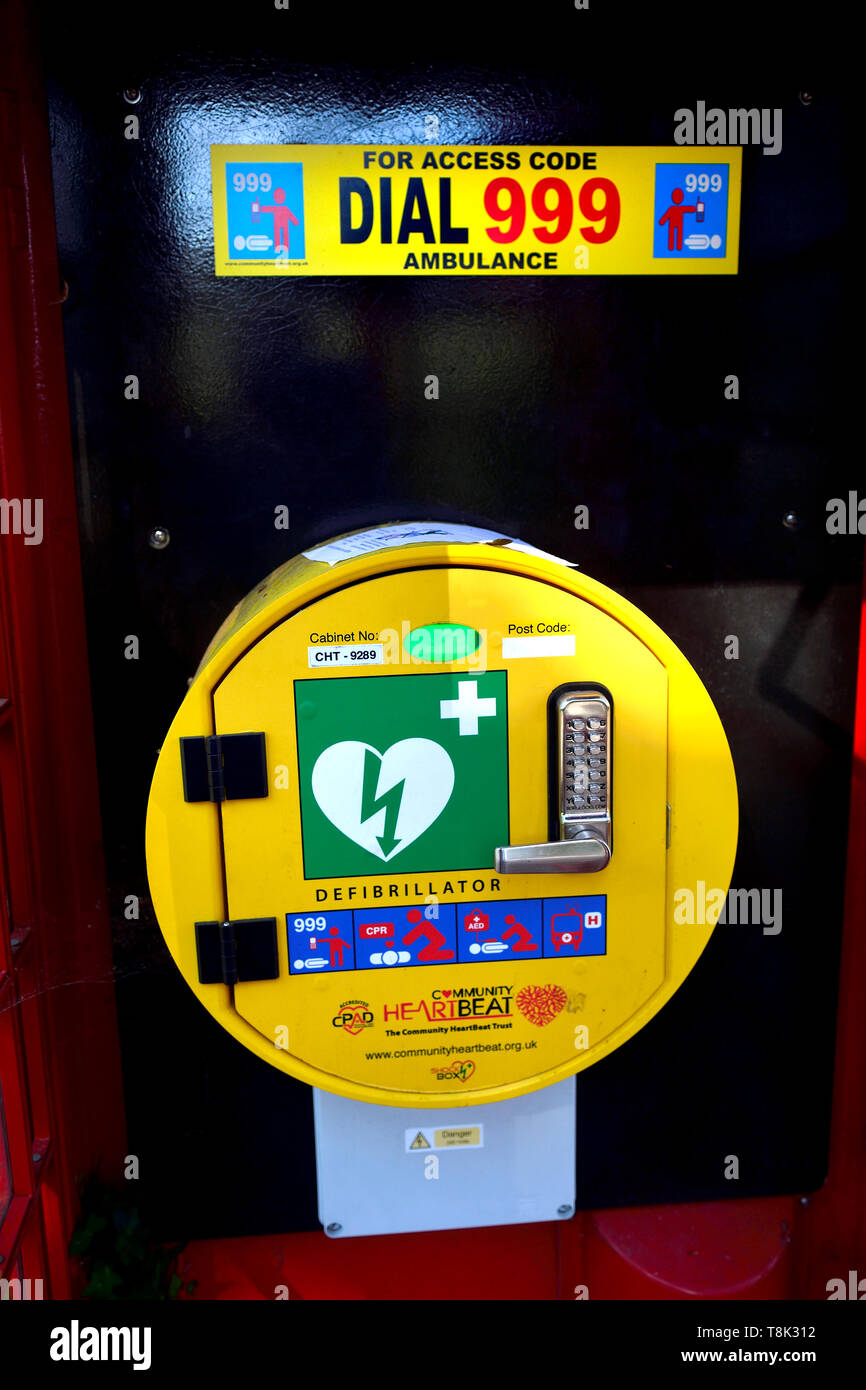 Village phone box england hi-res stock photography and images - Alamy