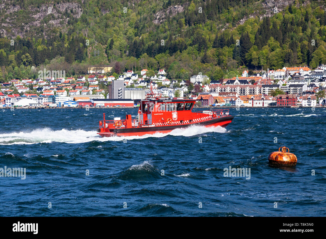 Fire extinguisher and rescue vessel Sjobrand (Sjøbrand) arriving ...