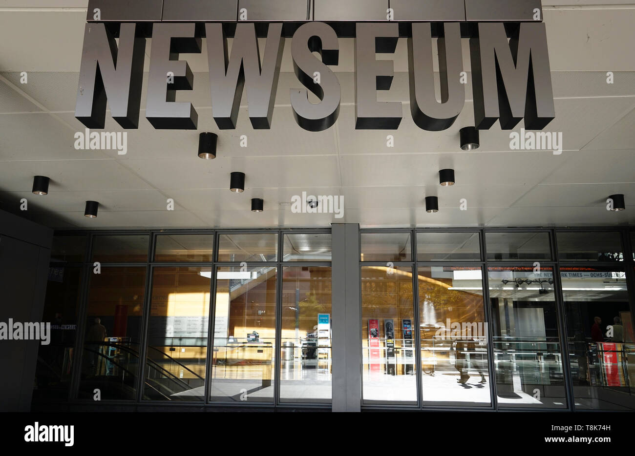 The name sign above the entrance of Newseum on Pennsylvania Avenue ...