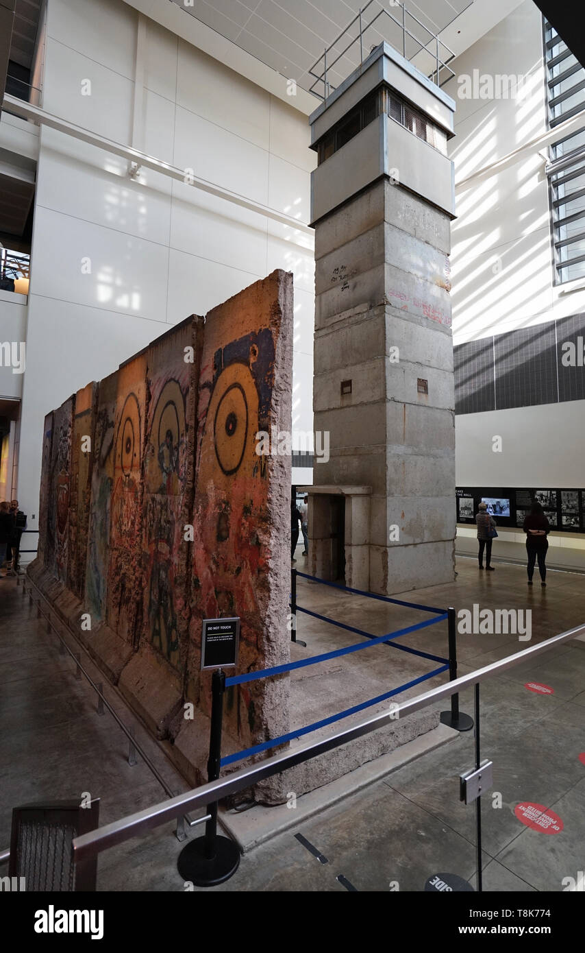 A section of Berlin Wall with watchtower display in Newseum at 555 ...